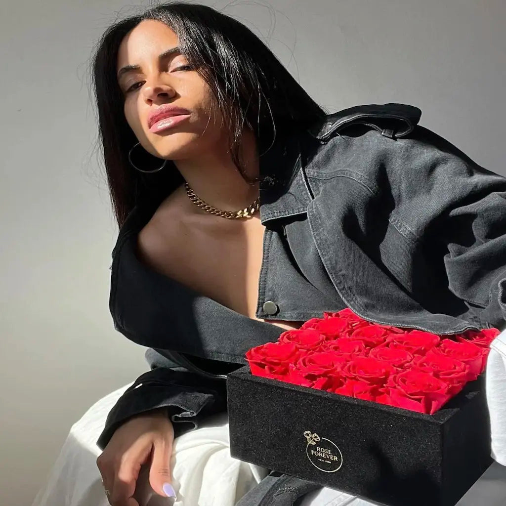 16 Red Roses - Black Square Velvet Box | Flower Delivery – Rose Forever